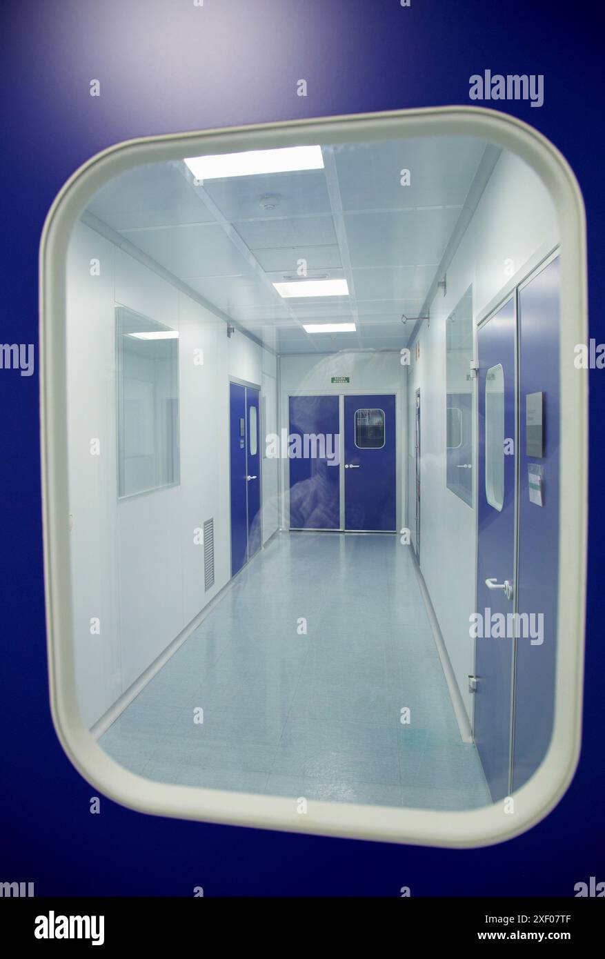 Clean room, Pharmaceutical plant, Drug manufacturing plant, Research ...
