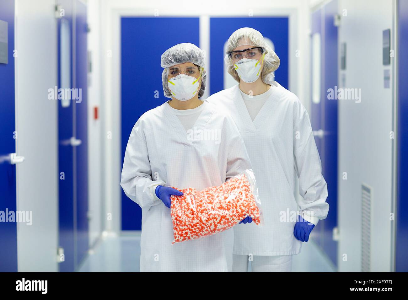 Cleanroom corridor hi-res stock photography and images - Alamy