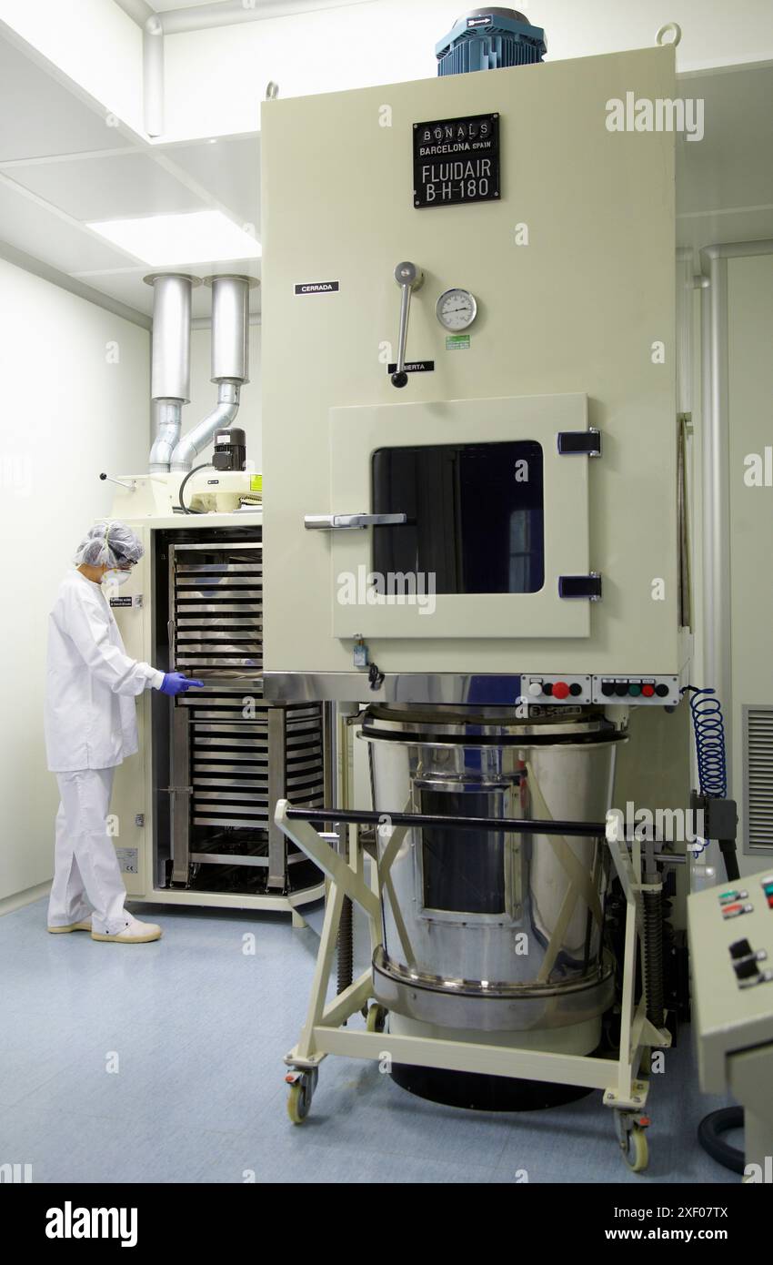 Oven and fluid bed dryer in a clean room to dry powder, Pharmaceutical ...