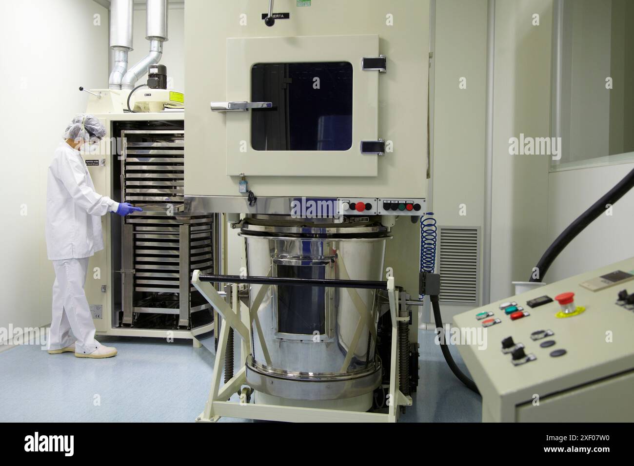 Oven and fluid bed dryer in a clean room to dry powder, Pharmaceutical ...