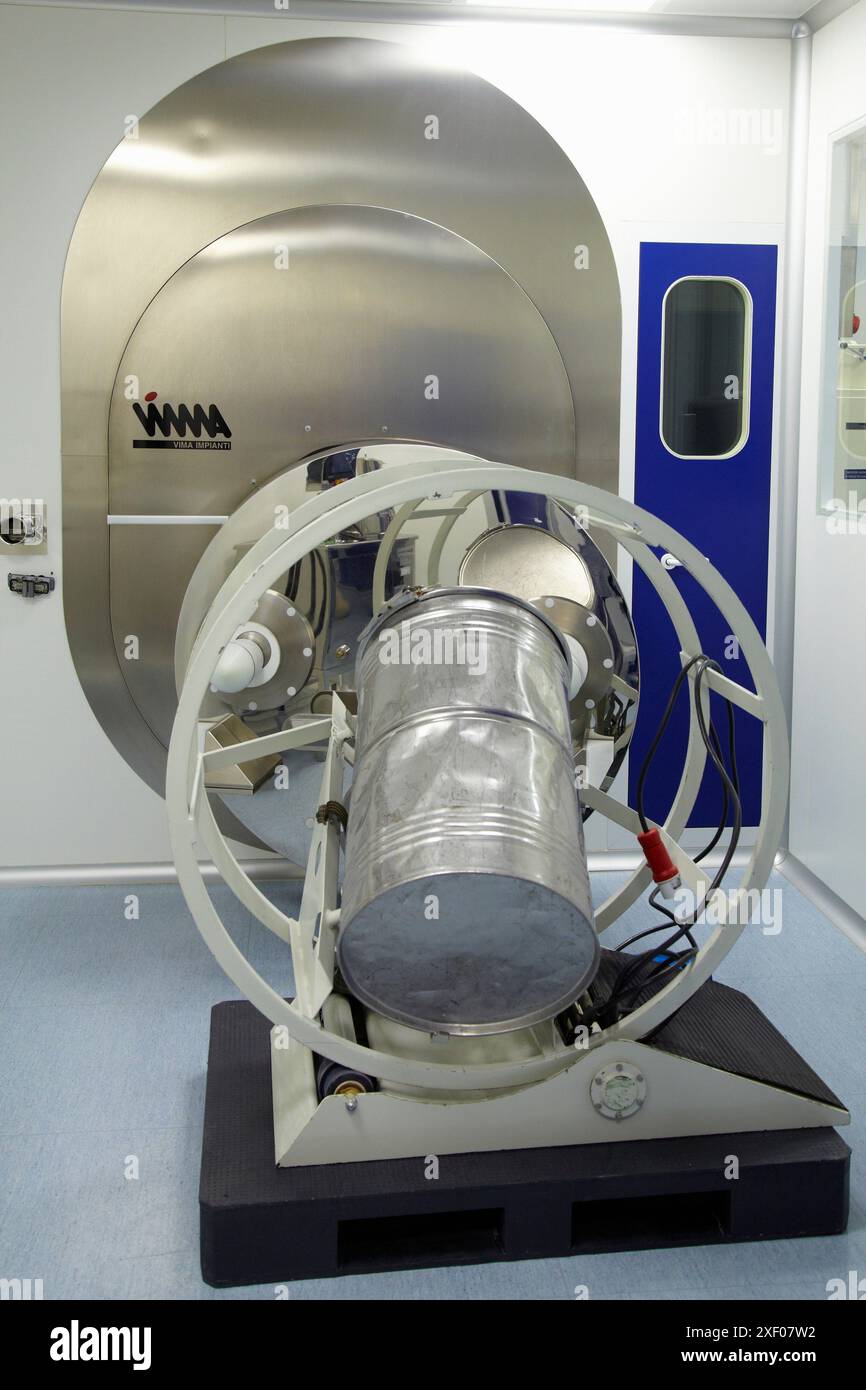 Powder mixer, Clean room, Pharmaceutical plant, Drug manufacturing ...