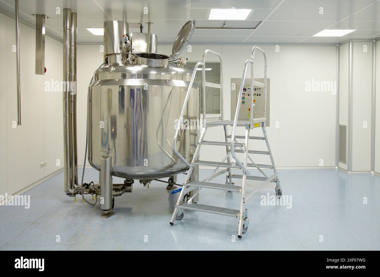Pharmaceutical reactor hi-res stock photography and images - Alamy