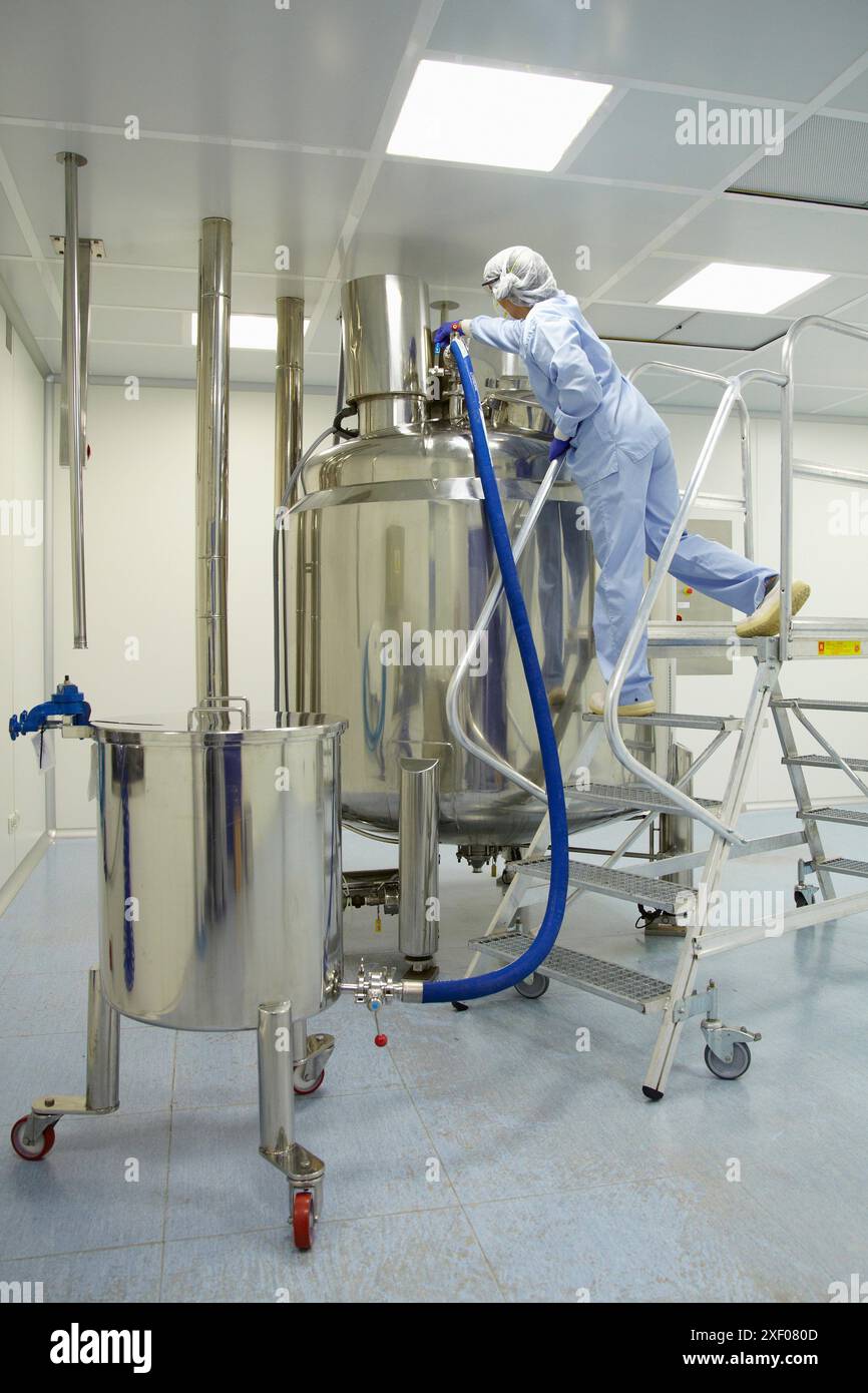 Single use reactor hi-res stock photography and images - Alamy