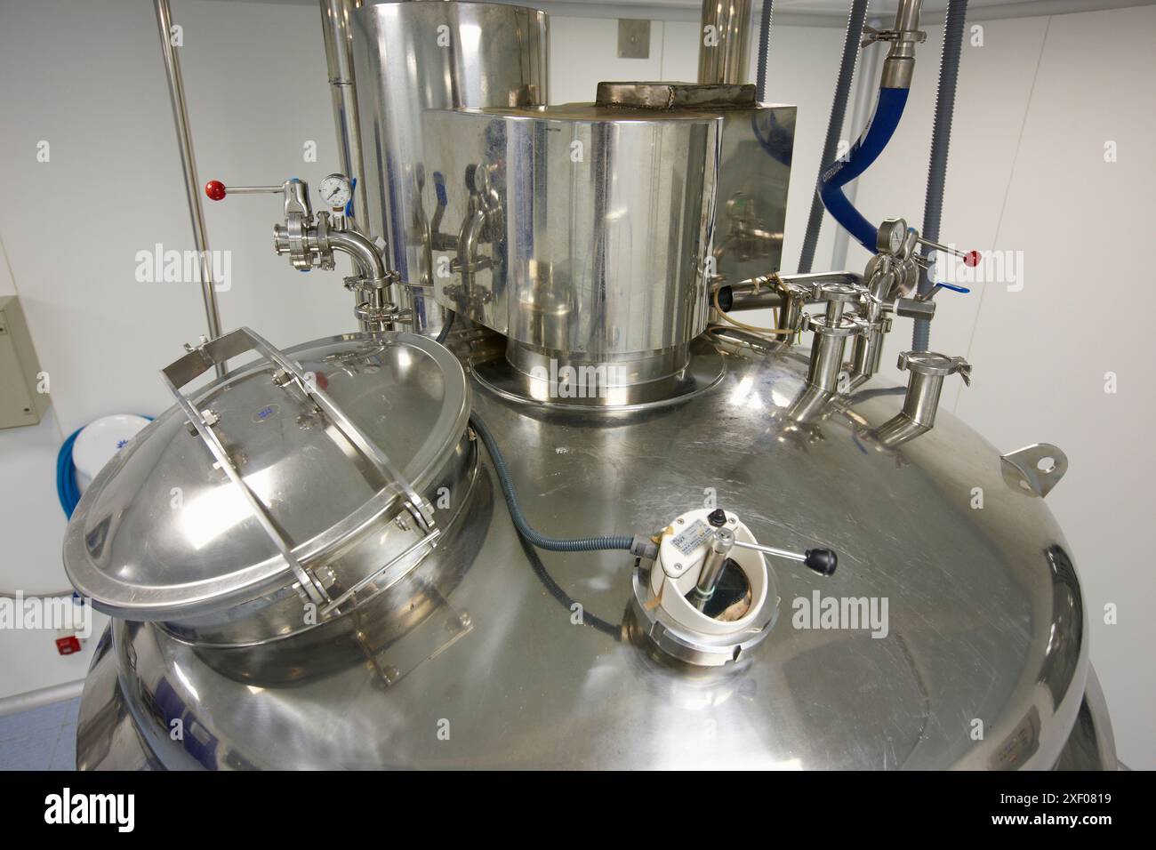 Reactor for manufacturing liquid, Clean room, Pharmaceutical plant ...
