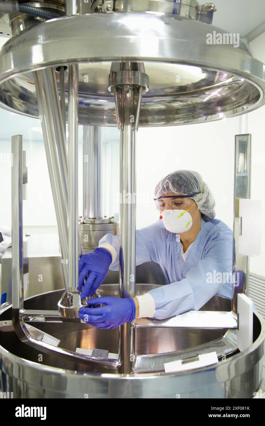 Mixer for the manufacture of creams and gels, Clean room ...
