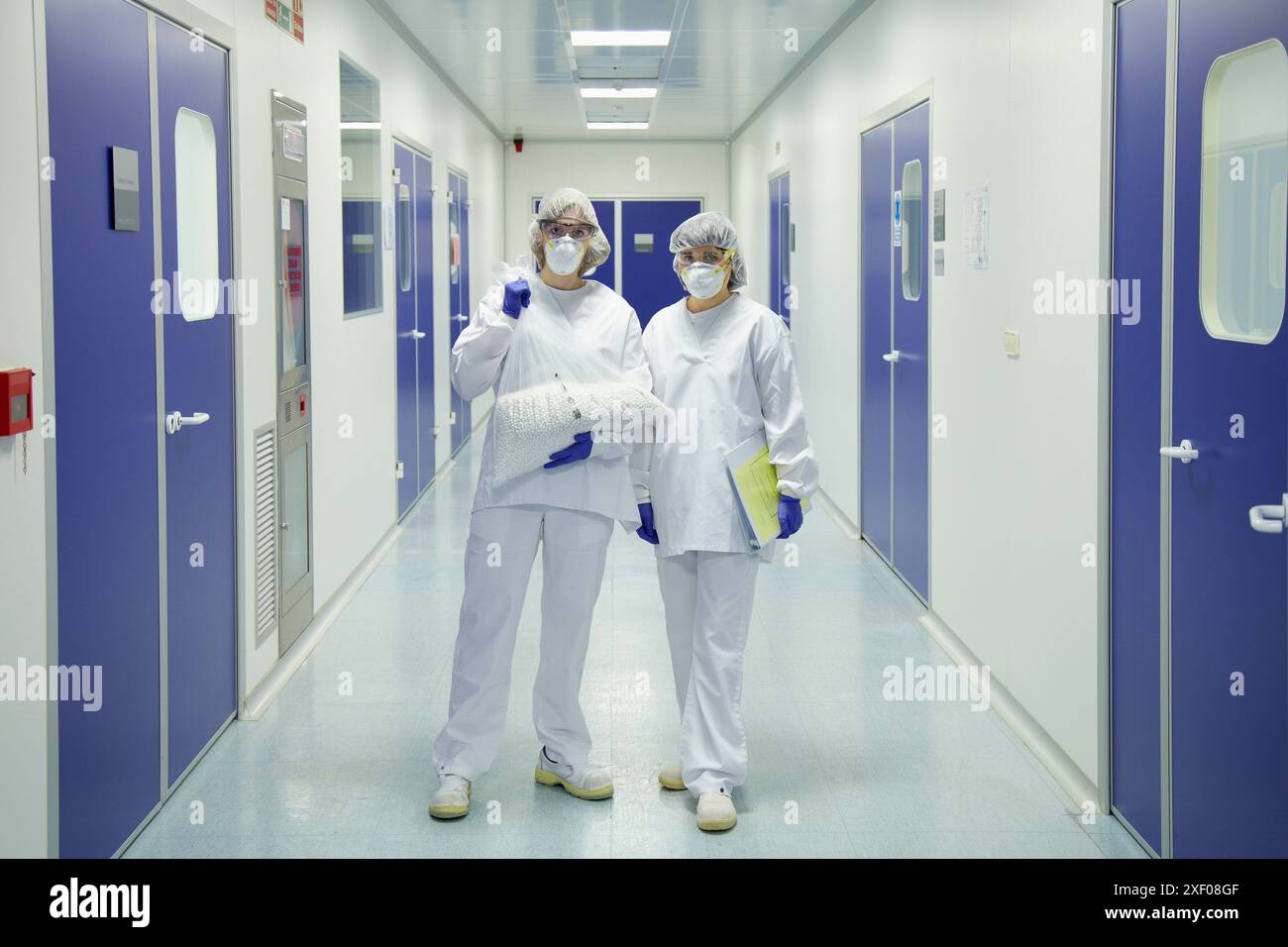 Technicians with drug samples, Clean room, Pharmaceutical plant, Drug ...