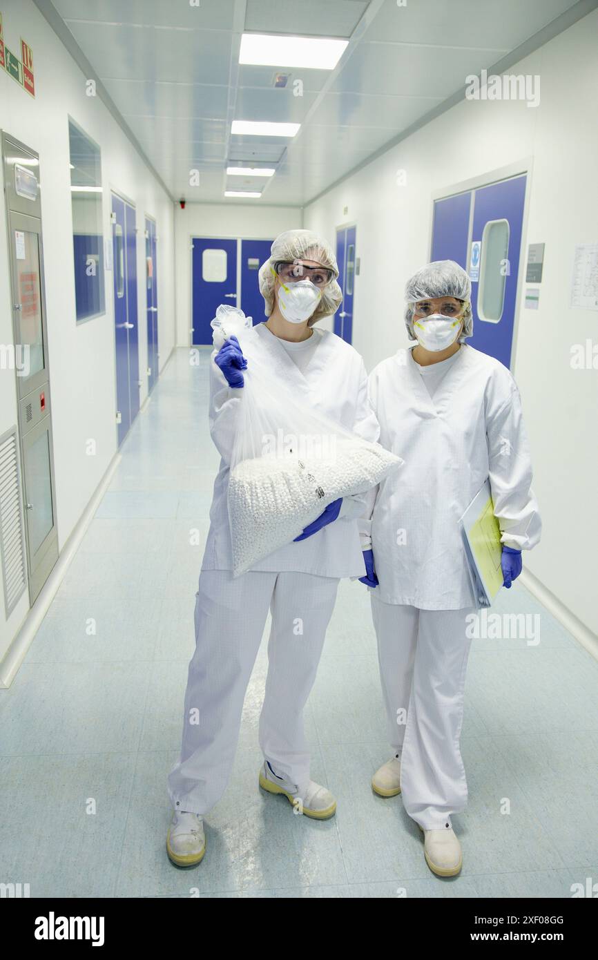 Cleanroom corridor hi-res stock photography and images - Alamy