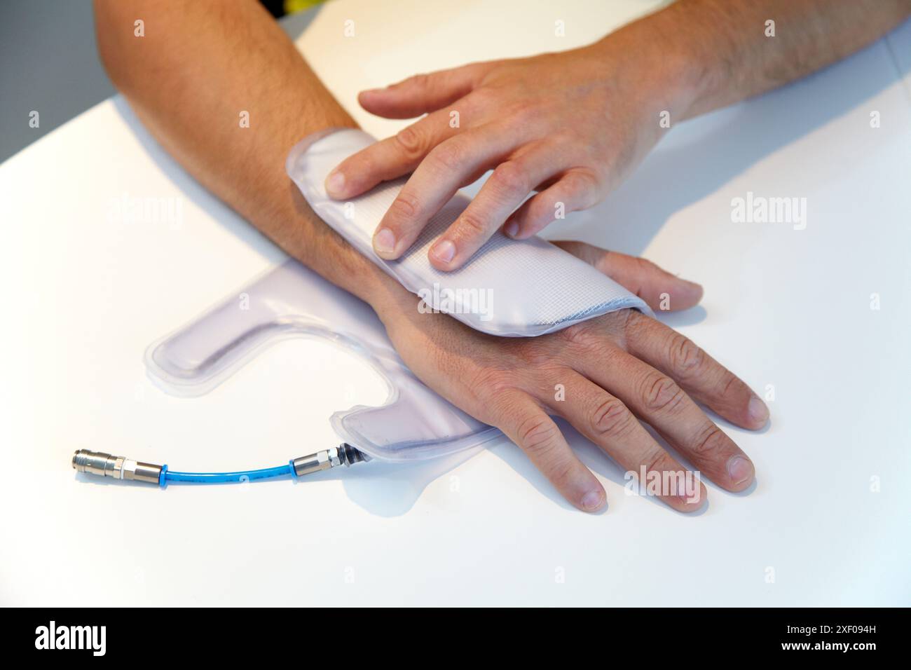 Splint prototype built variable stiffness textile and automatic ...