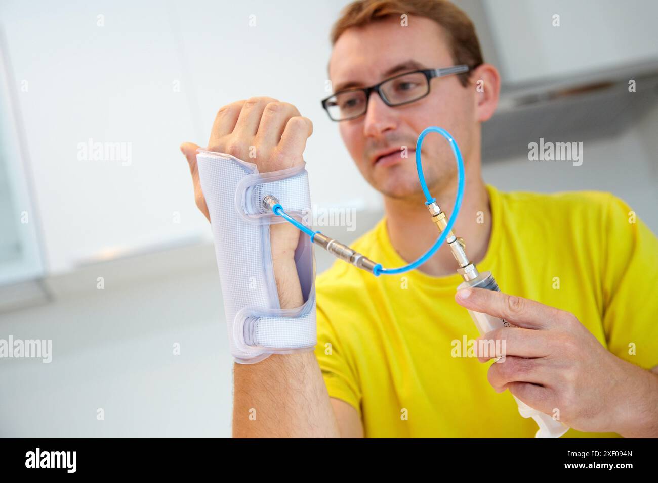 Splint prototype built variable stiffness textile and automatic ...