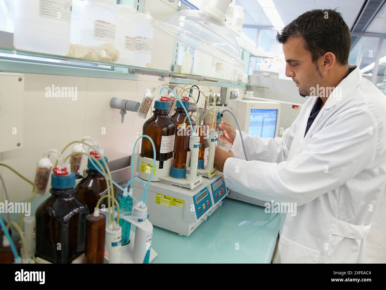 Potentiometric titration equipment, automatic titrator for the ...