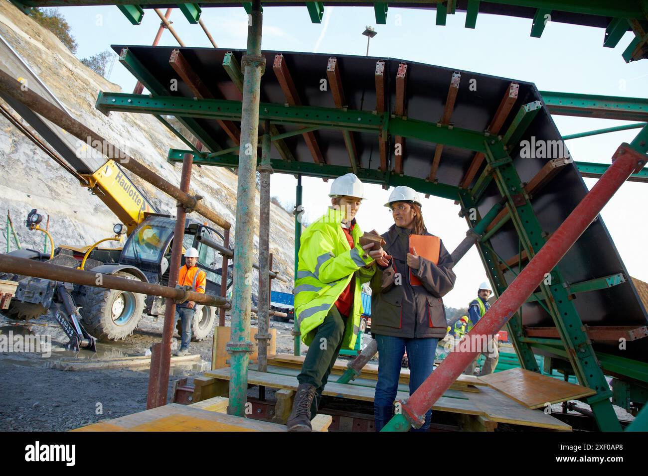 Architects, Formwork troughs viaduct, Works of the new railway platform ...