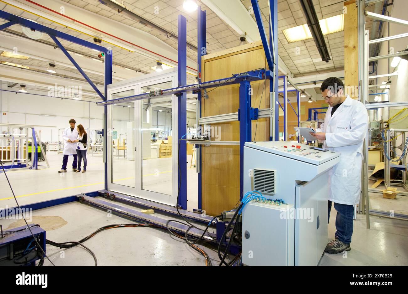 Testing a door opening/closing cycle, material homologation, Technology ...