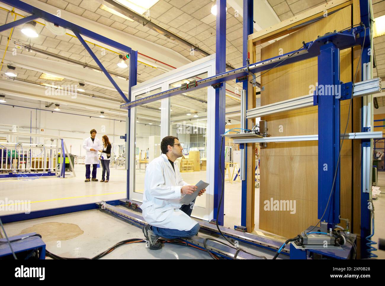 Testing a door opening/closing cycle, material homologation, Technology ...