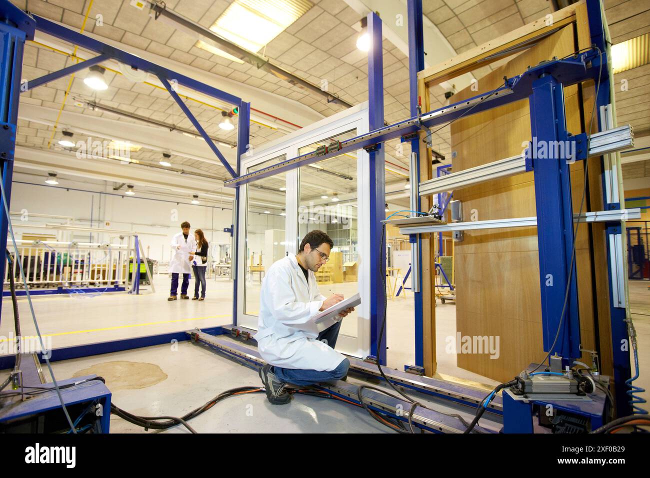 Testing a door opening/closing cycle, material homologation, Technology ...