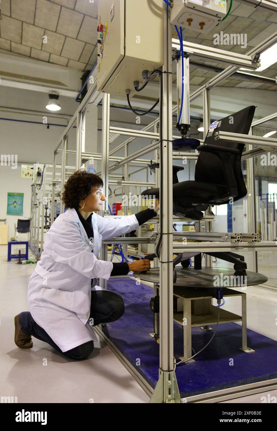 Test on office chair, homologation of furniture, Technology Research ...