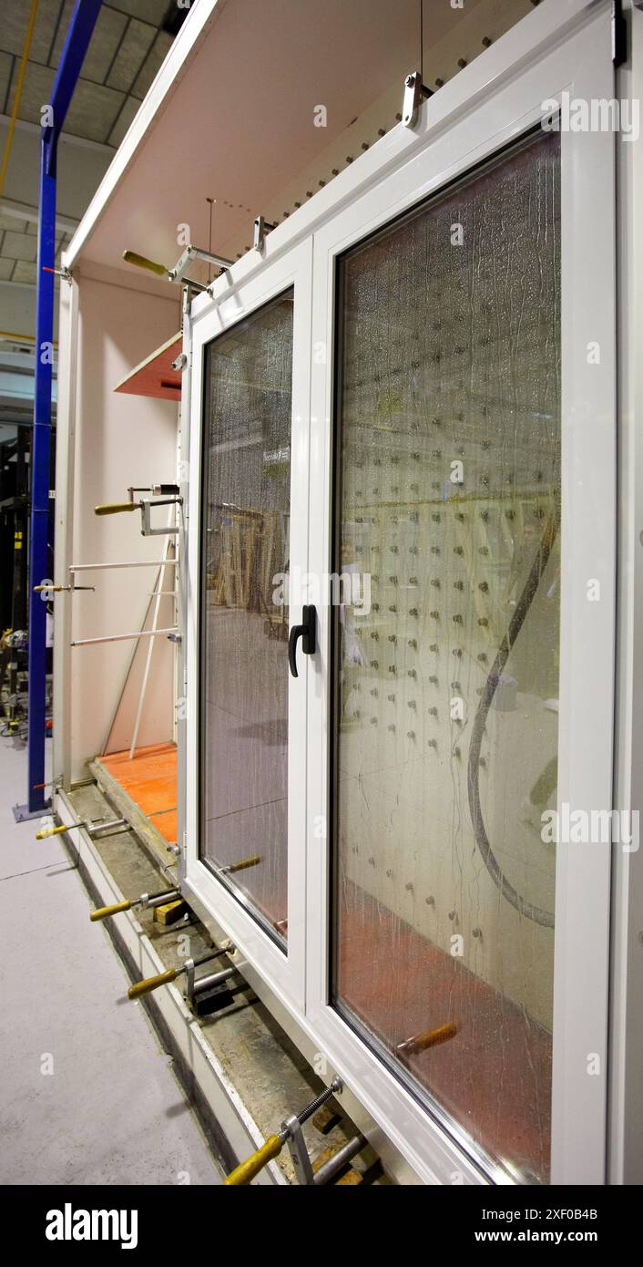 Water tightness test on aluminum window, material homologation ...
