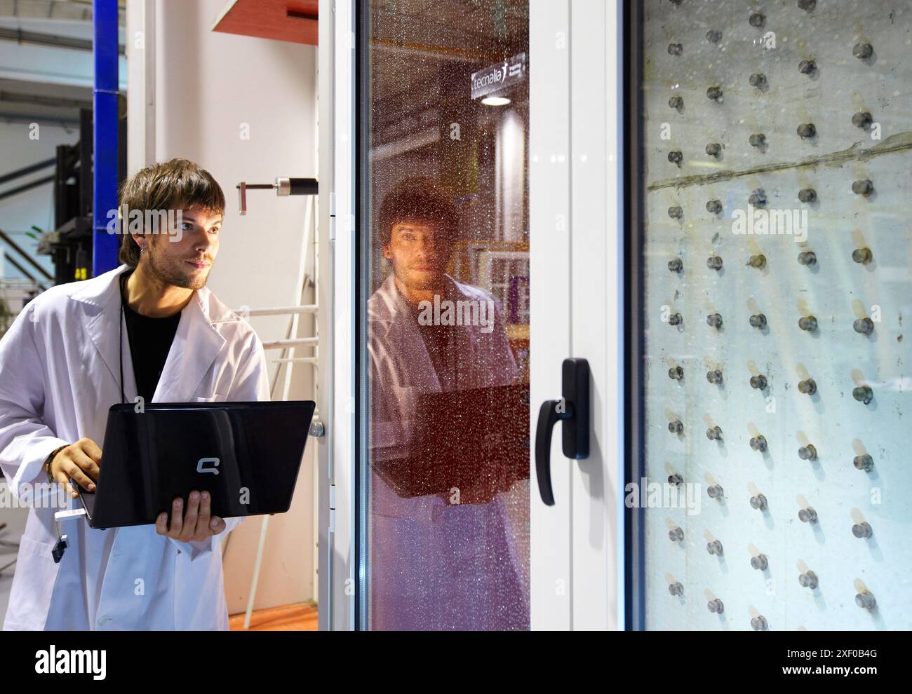 Water tightness test on aluminum window, material homologation ...