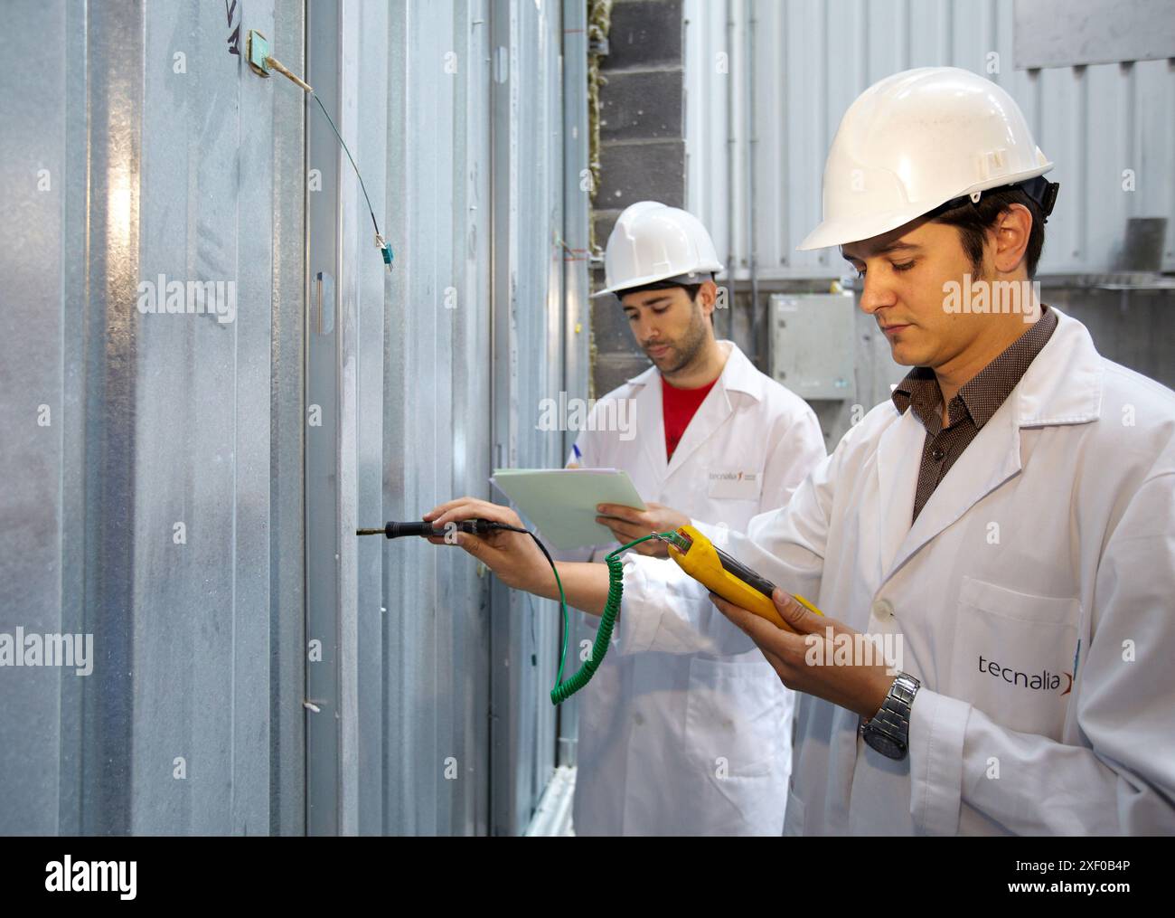 Taking temperature, fire resistance test, Technology Research Center ...