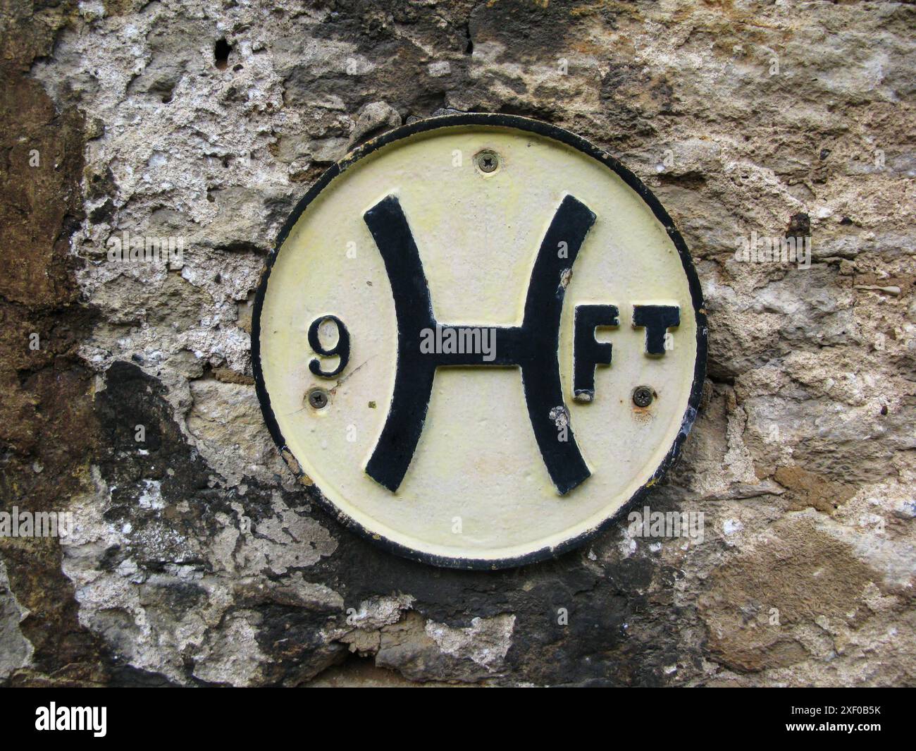 Uk fire hydrant sign hi-res stock photography and images - Alamy