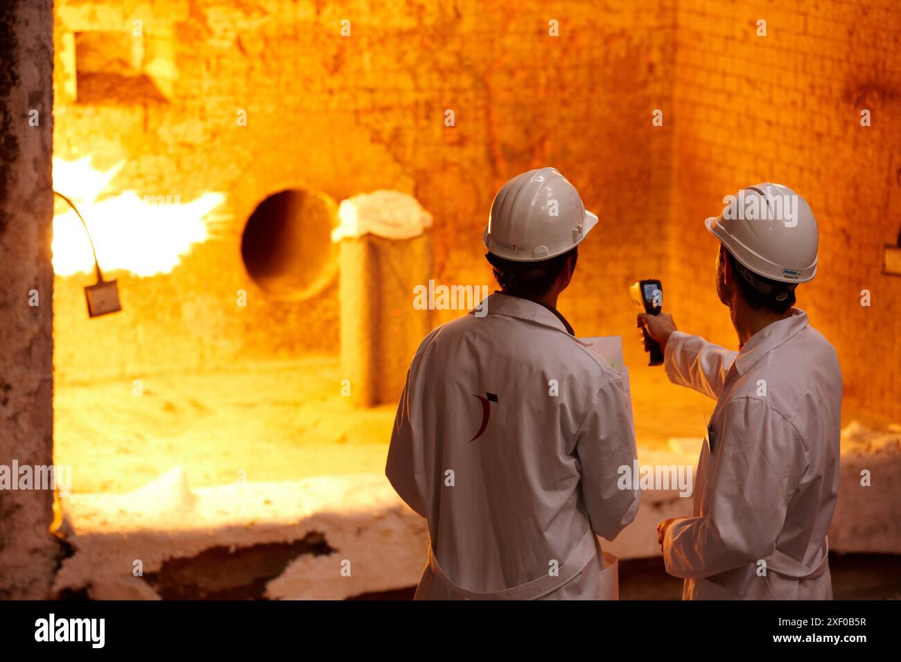 Taking temperature, fire resistance test, Technology Research Center ...