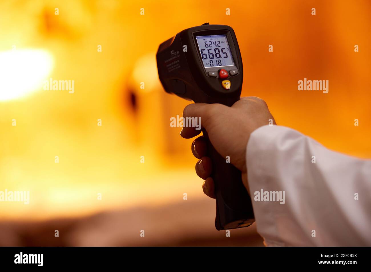 Taking temperature, fire resistance test, Technology Research Center ...