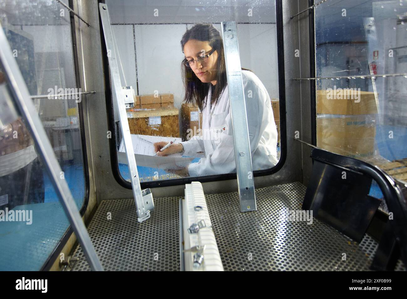 Saturation chamber to measure aging due to temperature and humidity ...