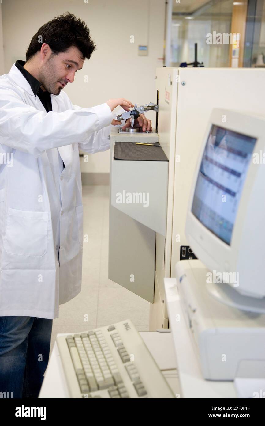 Spark emission spectrometer hi-res stock photography and images - Alamy