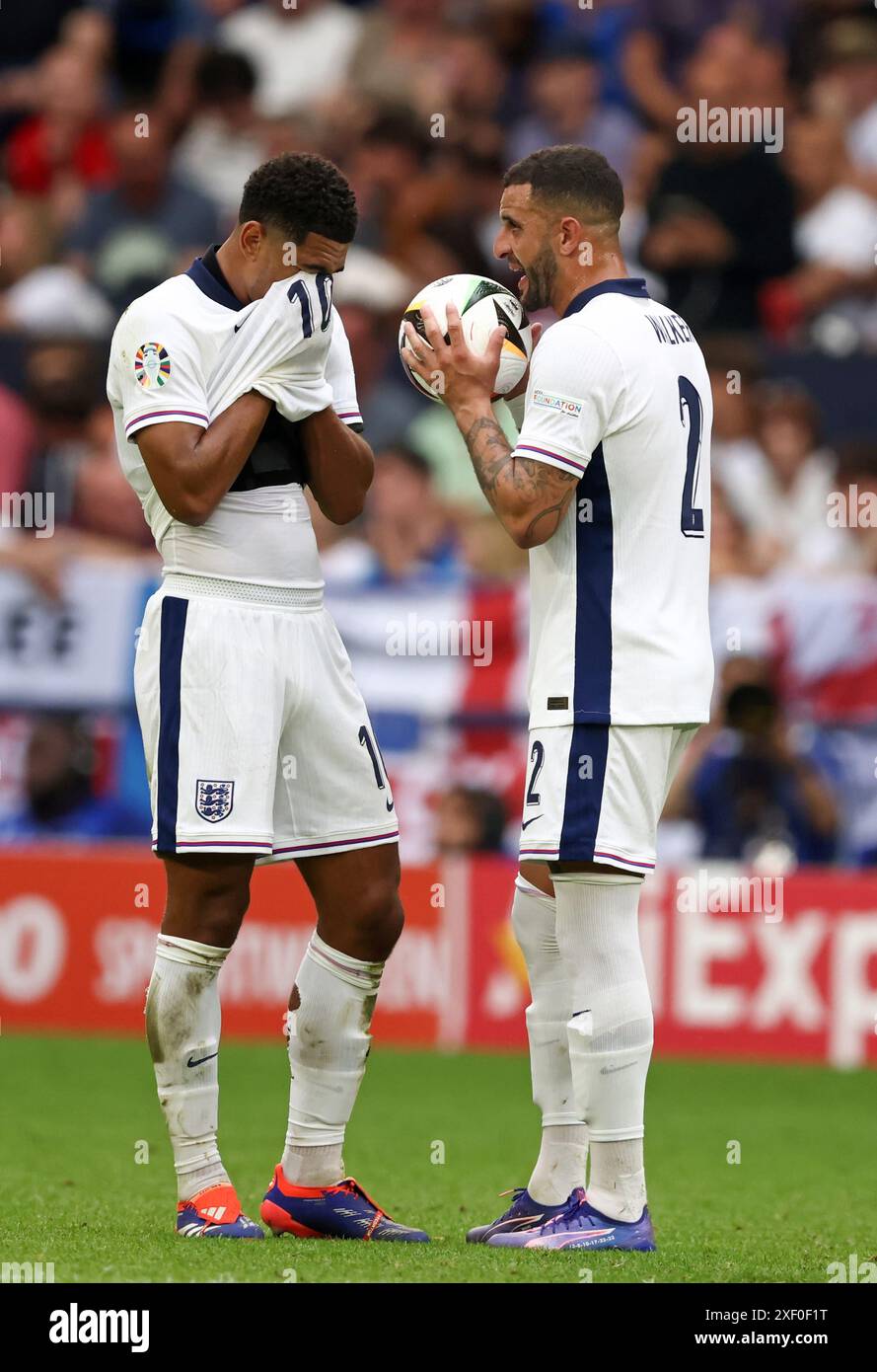 GELSENKIRCHEN, GERMANY - JUNE 30: Jude Bellingham of England and Kyle ...