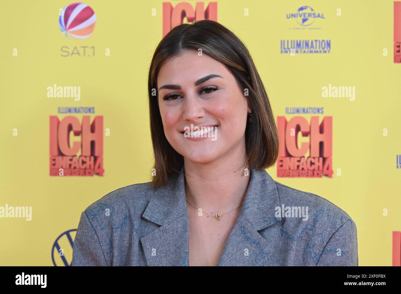 Lia Mitrou, Verlobte des Entertainer Jens Knossi Knossalla kommt zur ...