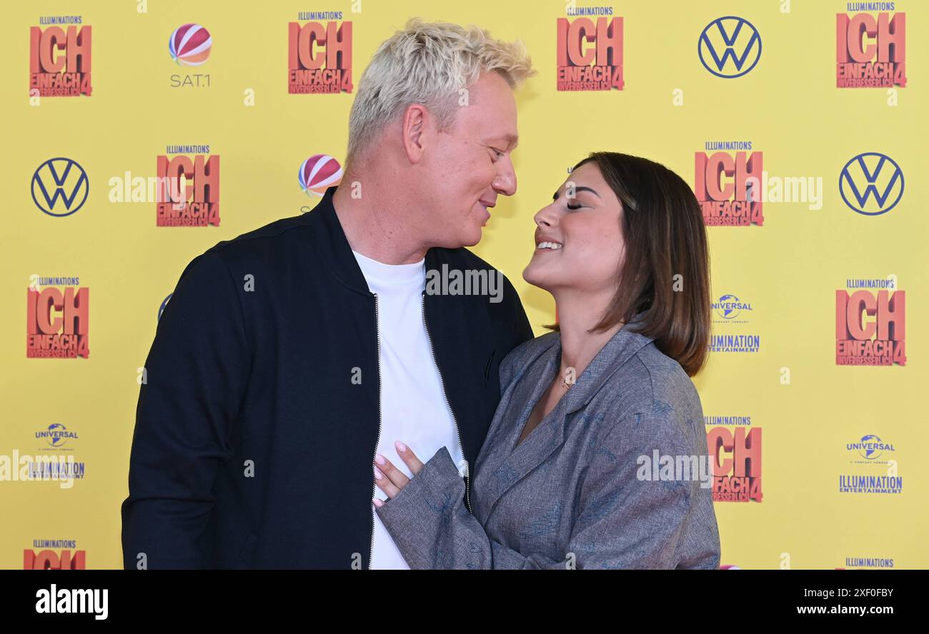 Der Entertainer Jens Knossi Knossalla und seine Verlobte Lia Mitrou ...