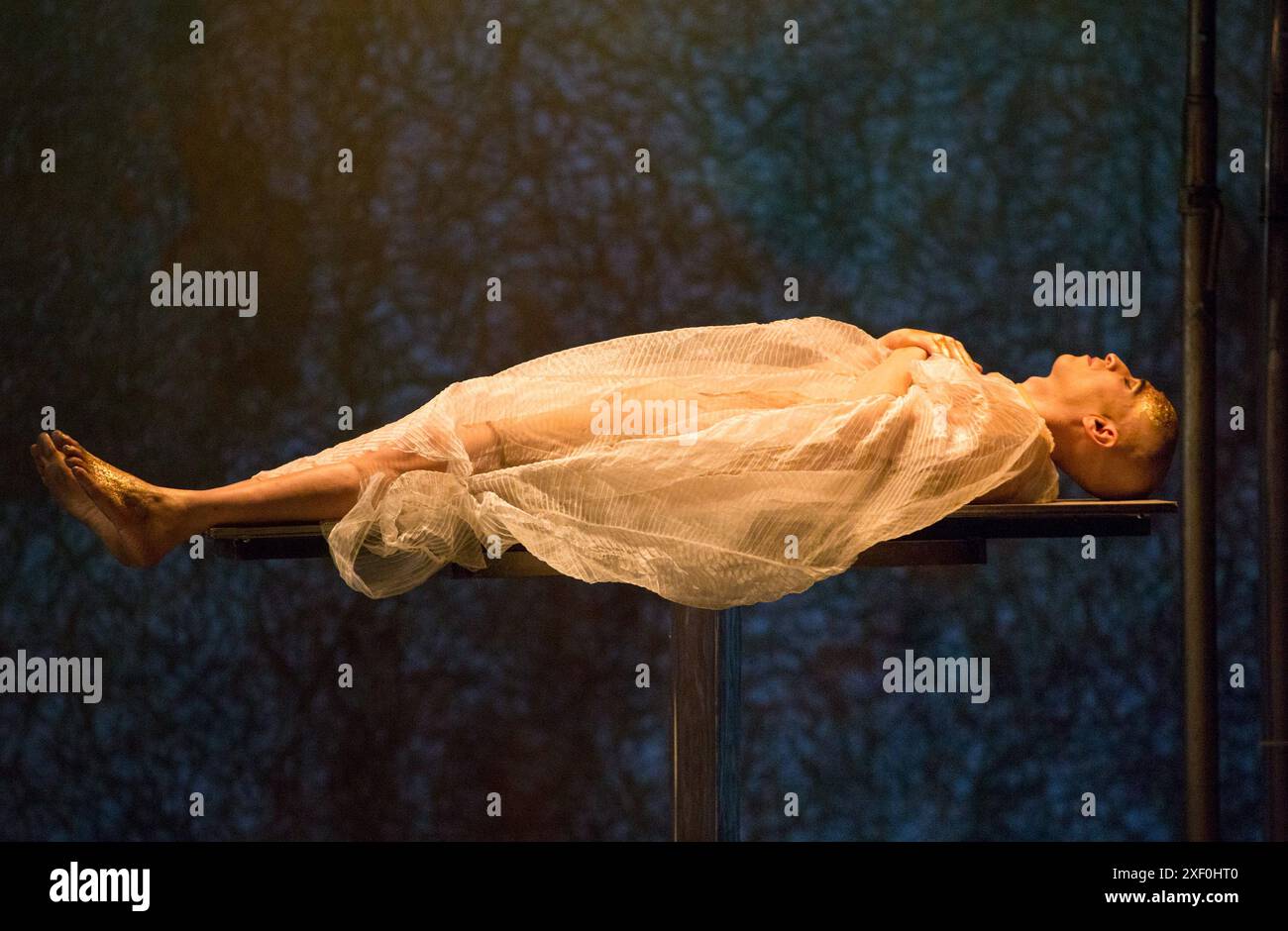 the body of Akhnaten: Anthony Roth Costanzo (Akhnaten) in AKHNATEN by ...