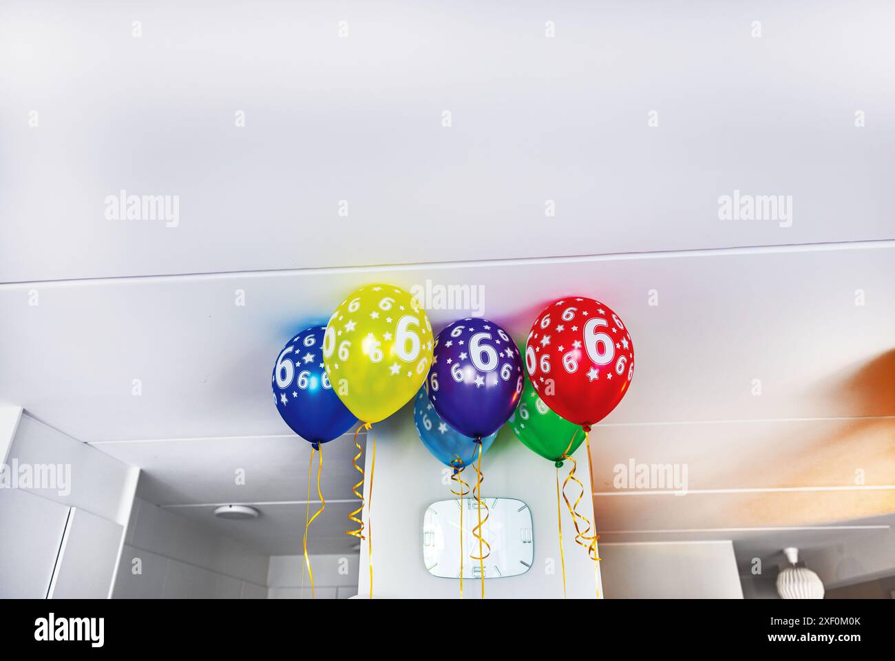 Balloons bouquet 6 balloons hi-res stock photography and images - Alamy