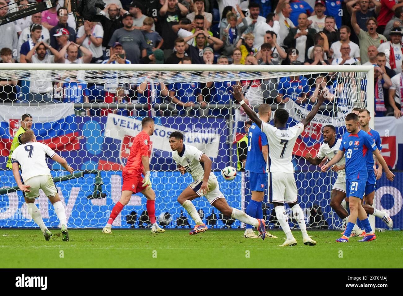 England's Jude Bellingham celebrates after scoring their side's first ...