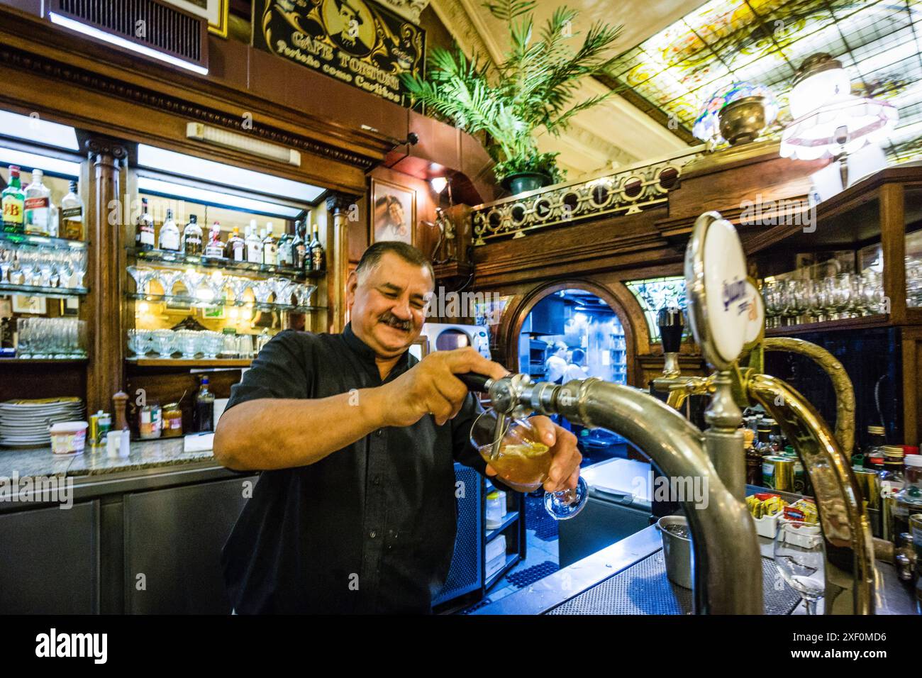 serving beer , Café Tortoni, Avenida de Mayo, Buenos Aires, republica ...