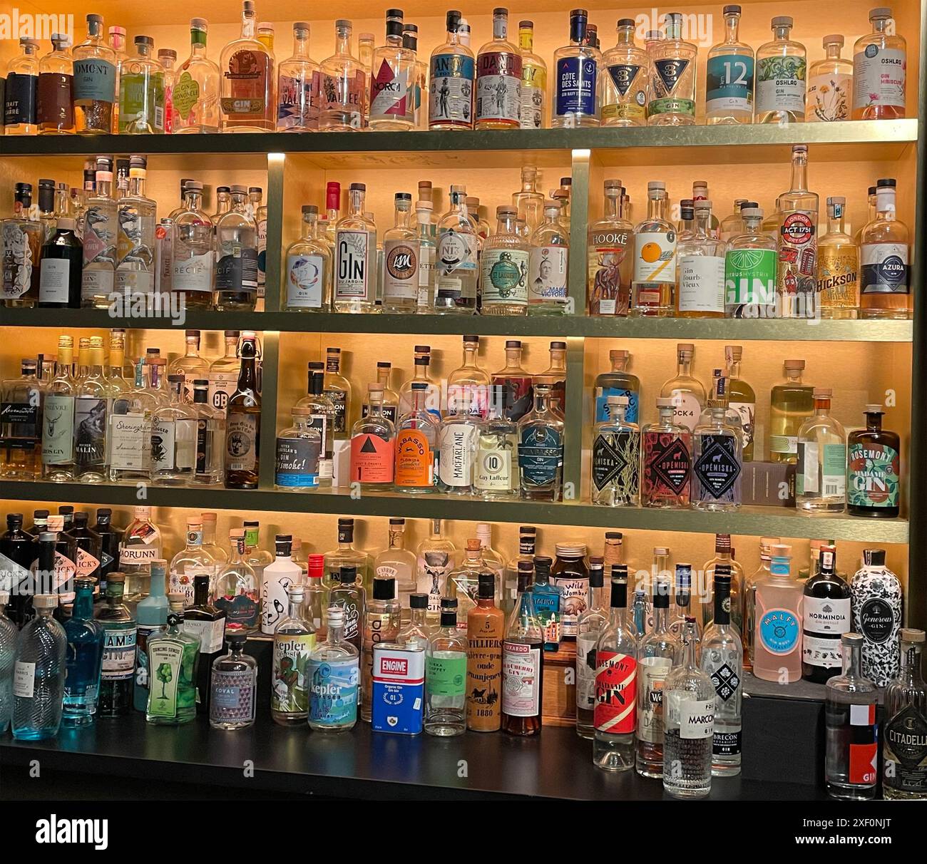 White wine red gin hi-res stock photography and images - Alamy