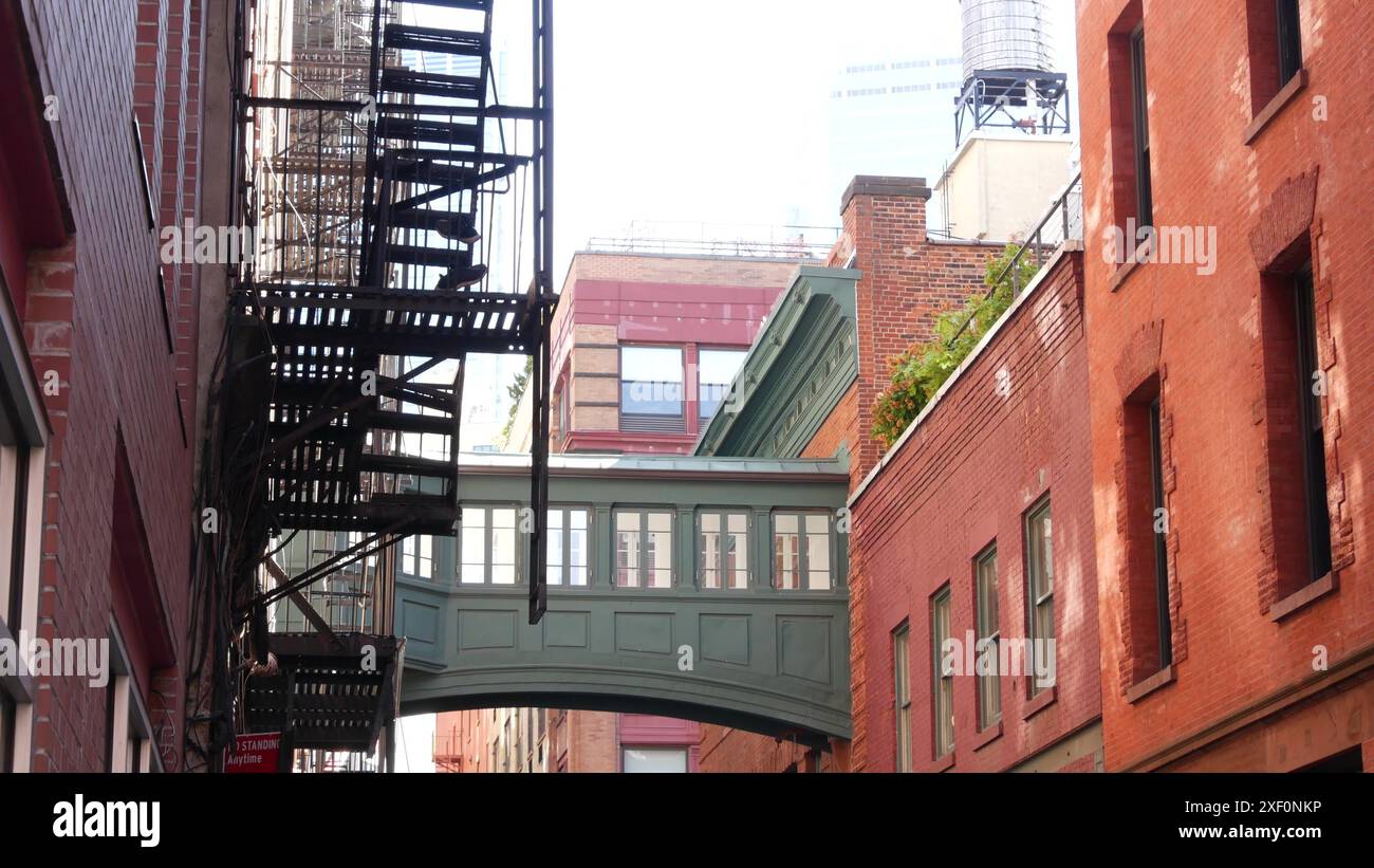 New York City Staple street skybridge. Vintage retro industrial ...