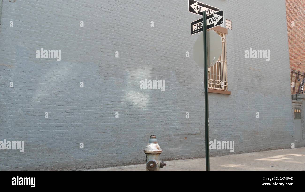 New York City oneway crossroad, Minetta street intersection one way ...