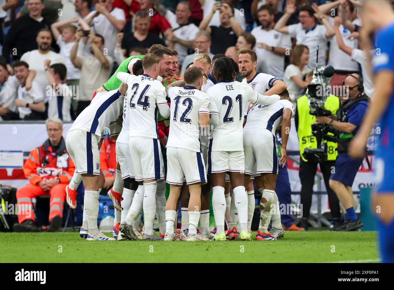 England midfielder jude bellingham hi-res stock photography and images ...
