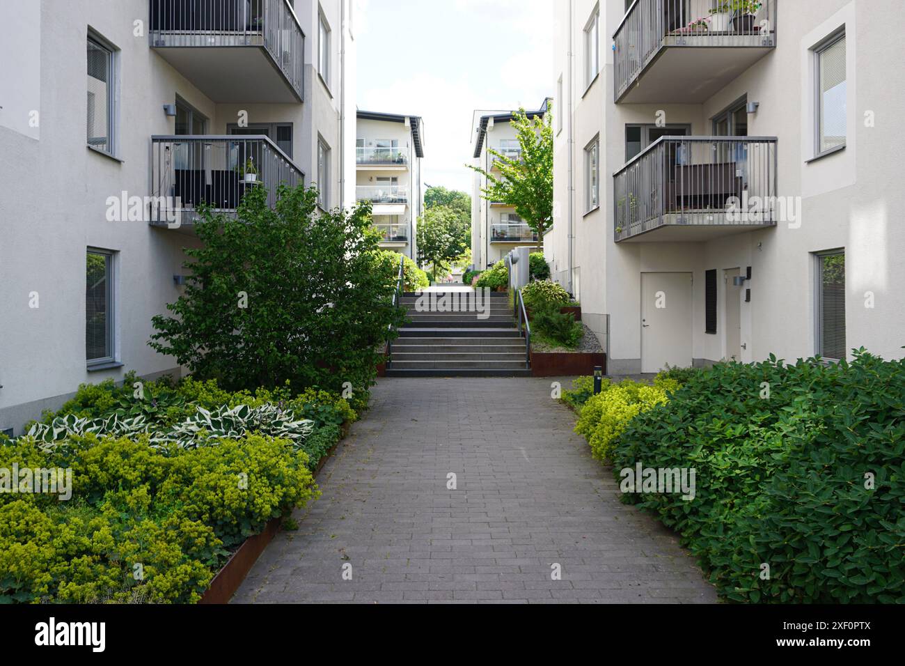 Narrow alley between apartment buildings hi-res stock photography and ...