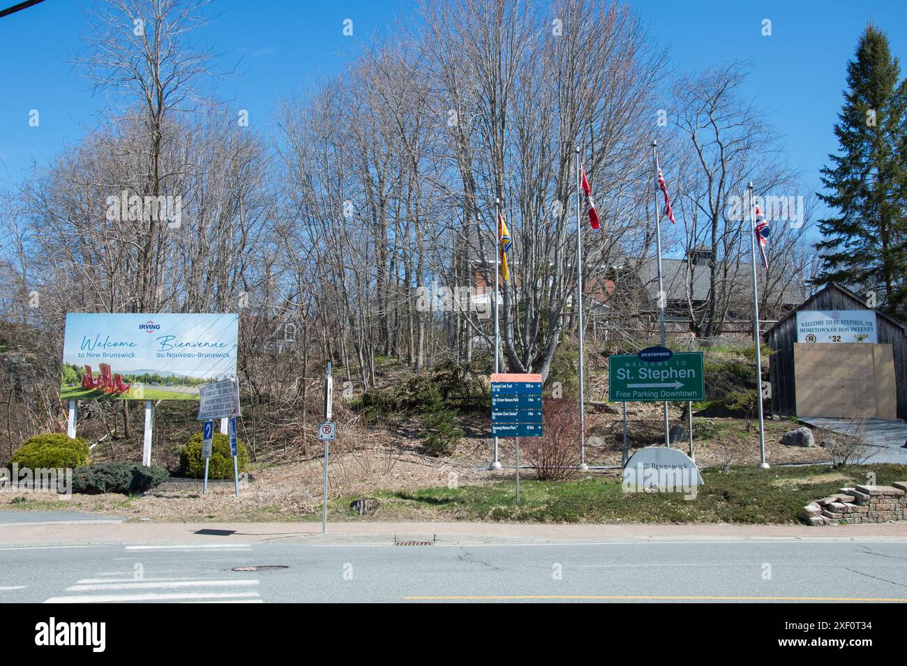 Welcome to St. Stephen and province of New Brunswick signs at the ...