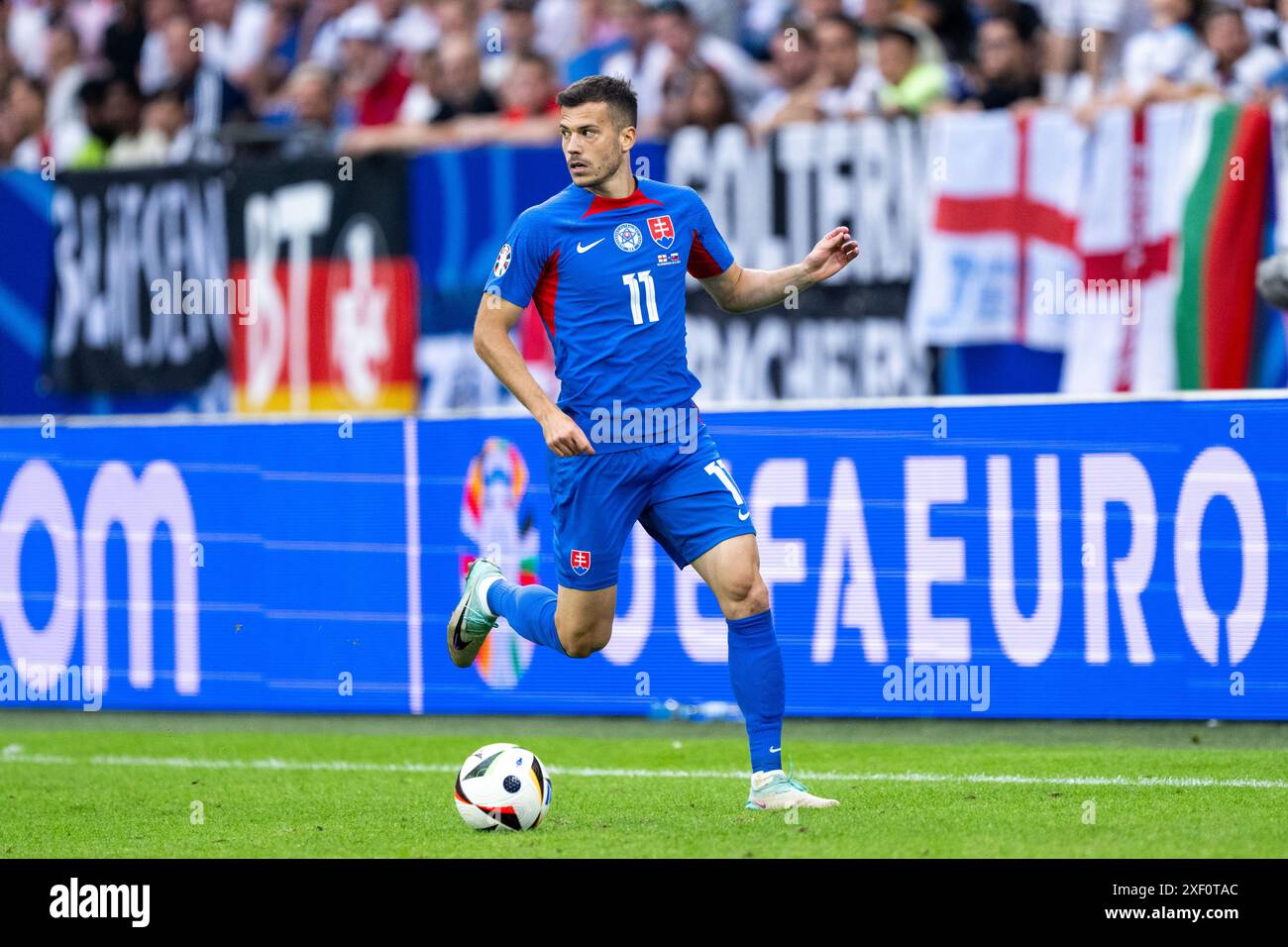Laszlo Benes (Slowakei, #11) am Ball, GER, England (ENG) vs Slovakia ...