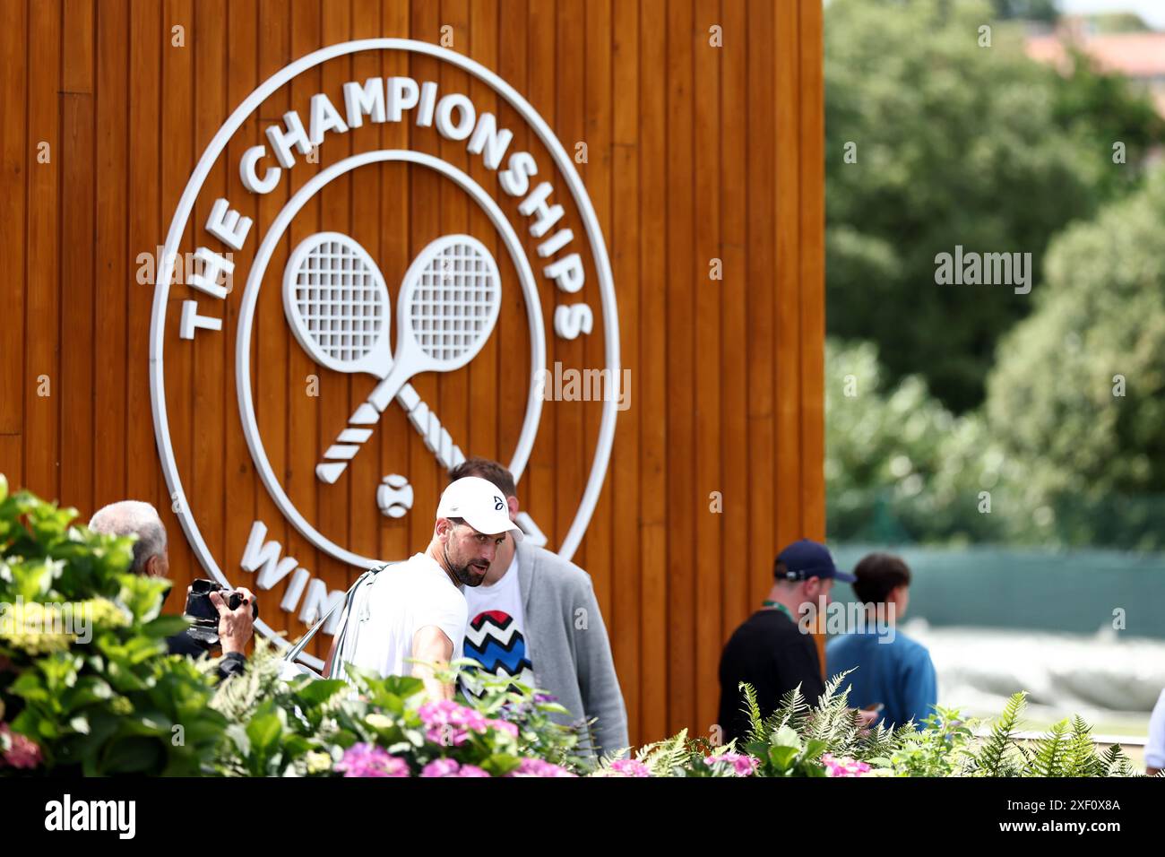 Wimbledon signage at the all england lawn tennis croquet club hi-res ...