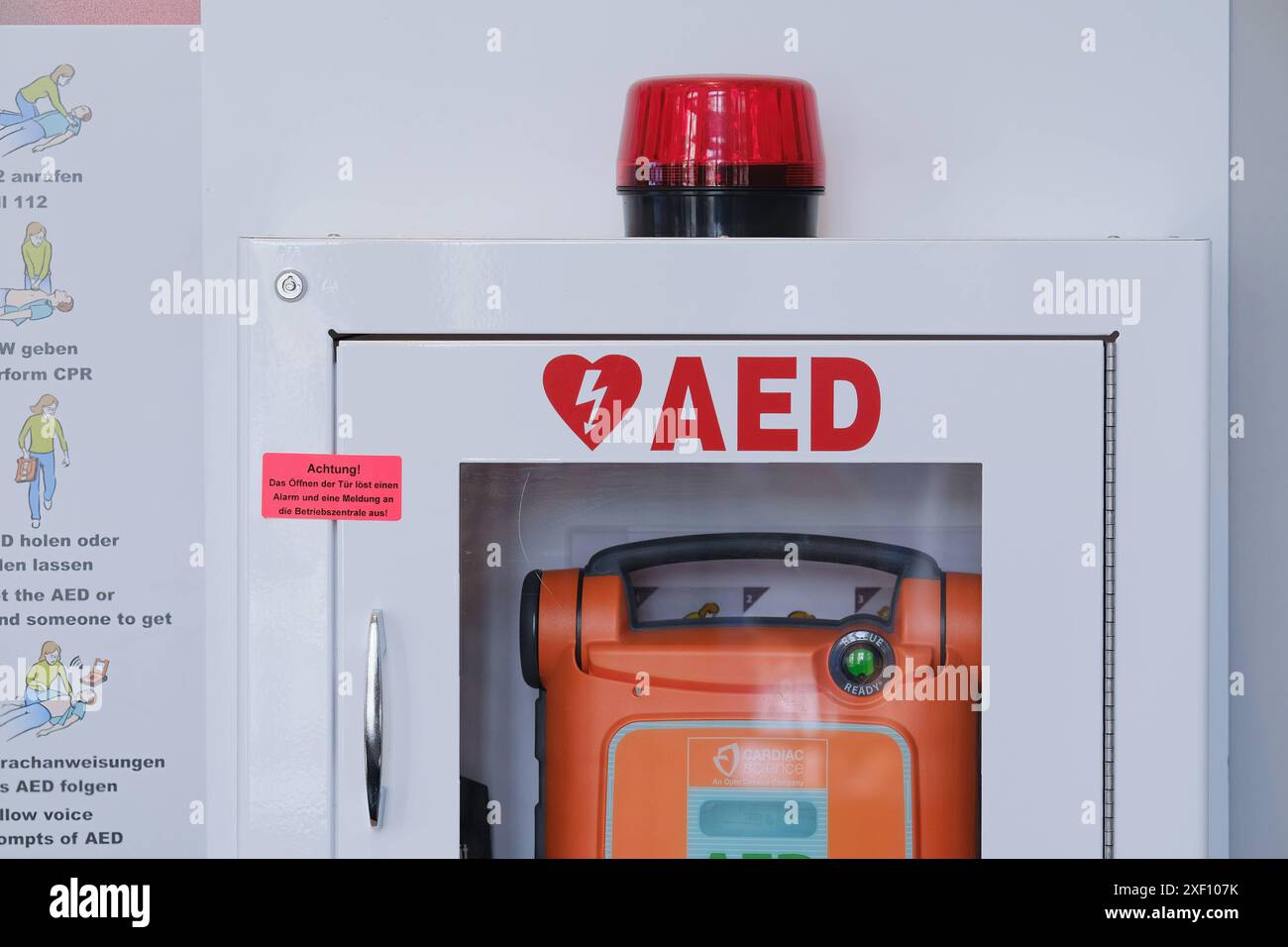 Wiederbelebung aed hi-res stock photography and images - Alamy
