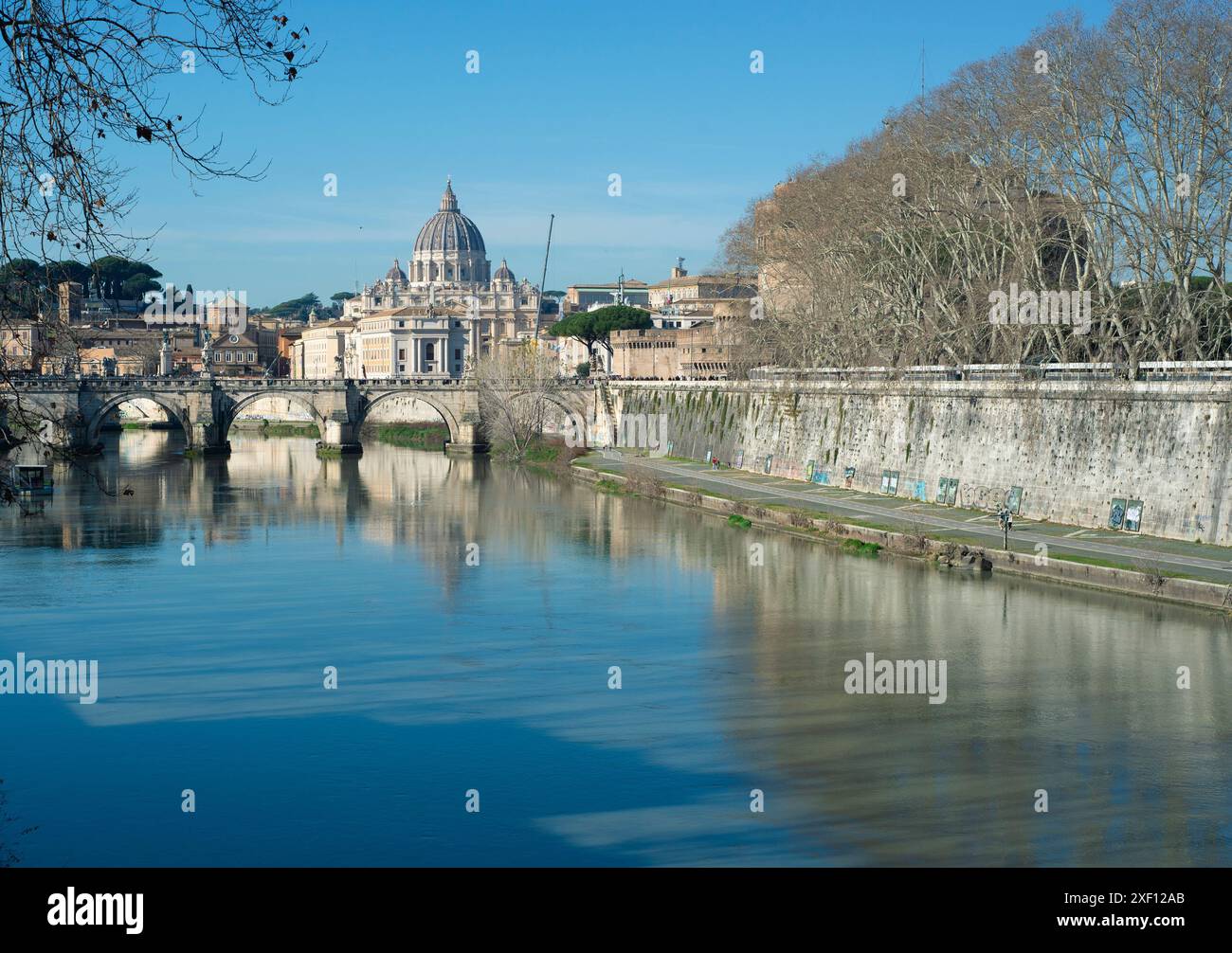 Tiber river bridge rome hi-res stock photography and images - Alamy