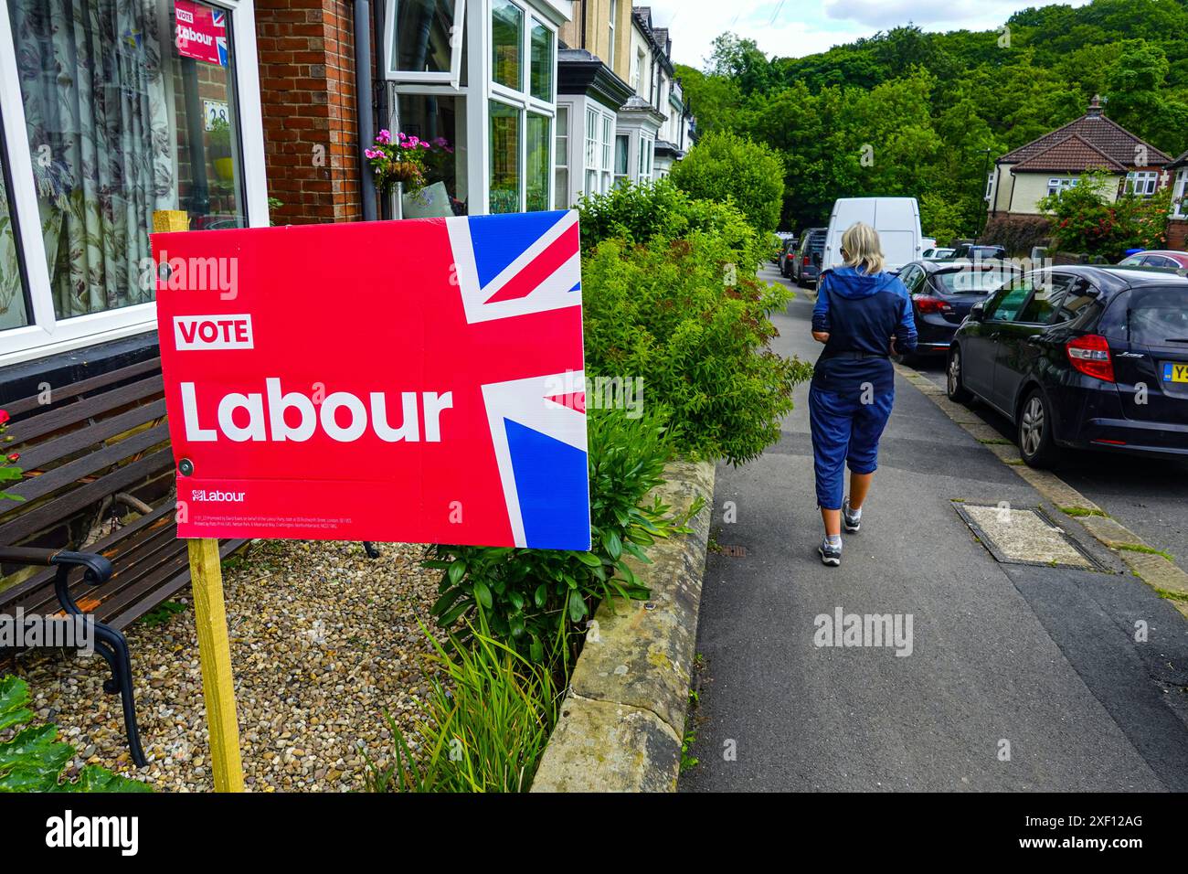 Vote Labour placard in garden in Sheffield, South Yorkshire Stock Photo ...