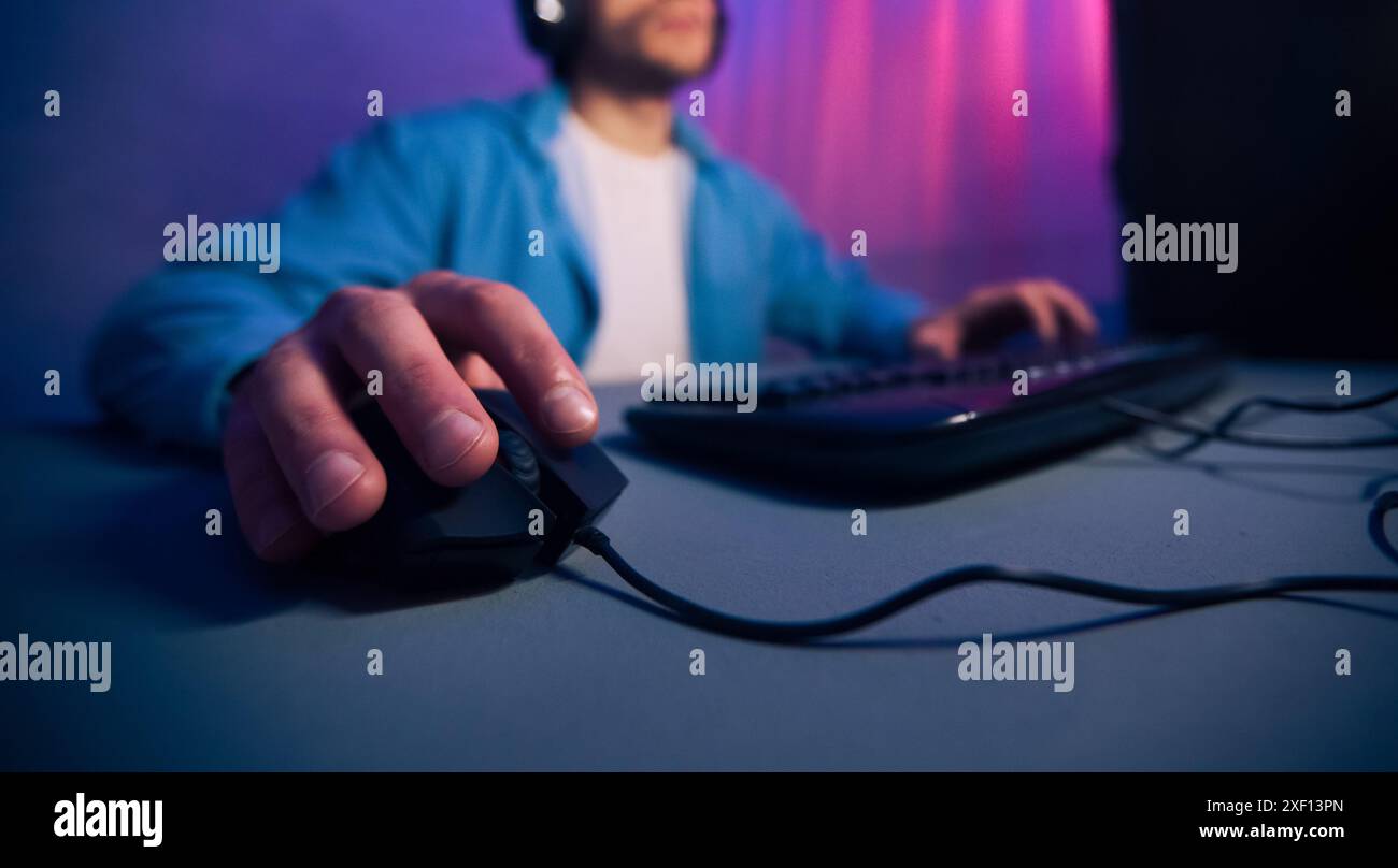 Gamer using keyboard mouse play hi-res stock photography and images - Alamy
