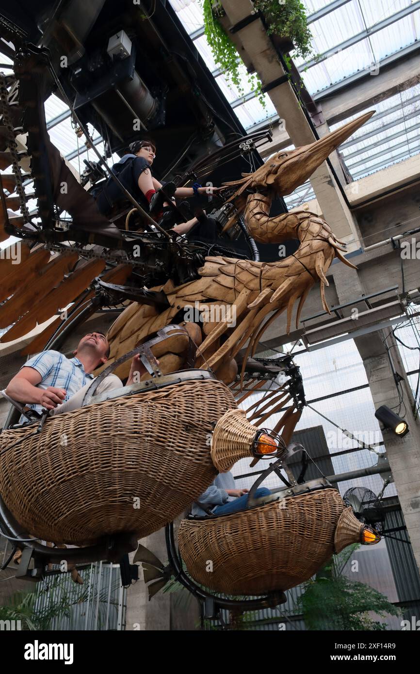 The Heron in flight at Les Machines de l'île (The Machines of the ...