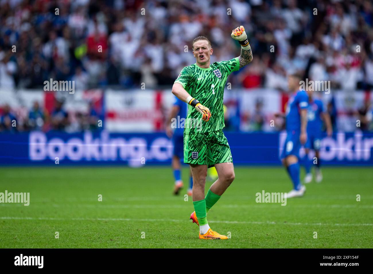 Jordan Pickford (England, #01) jubelt ueber das vom VAR wegen Abseits ...