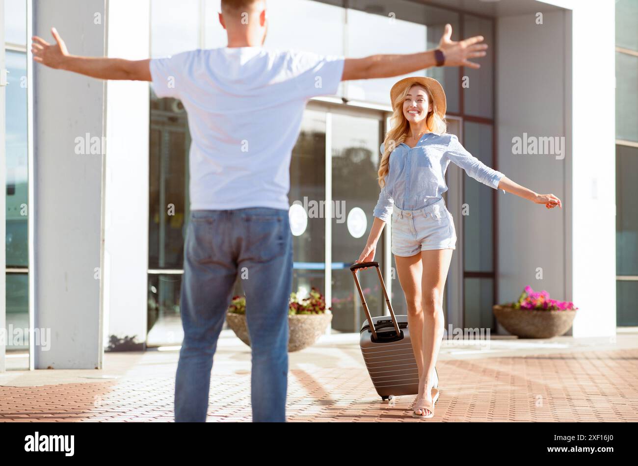 Guy picking up girl hi-res stock photography and images - Alamy