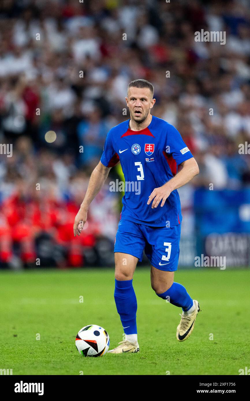 Denis Vavro (Slowakei, #03) am Ball, GER, England (ENG) vs Slovakia ...